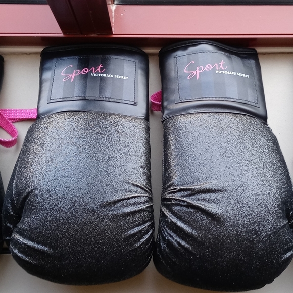 PINK Victoria's Secret | Other | Rare Display Victoria Secret Boxing ...